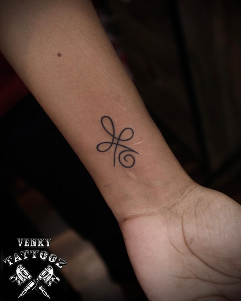 31 Strong Female Tattoos That Symbolize Power and Strength