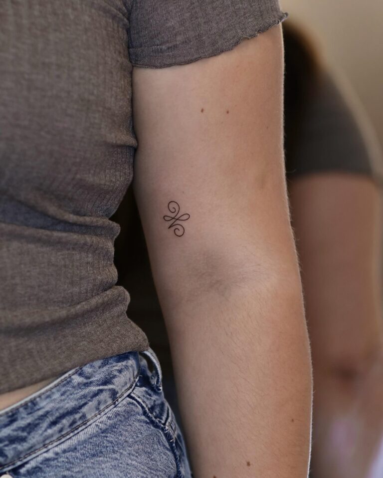 31 Strong Female Tattoos That Symbolize Power and Strength